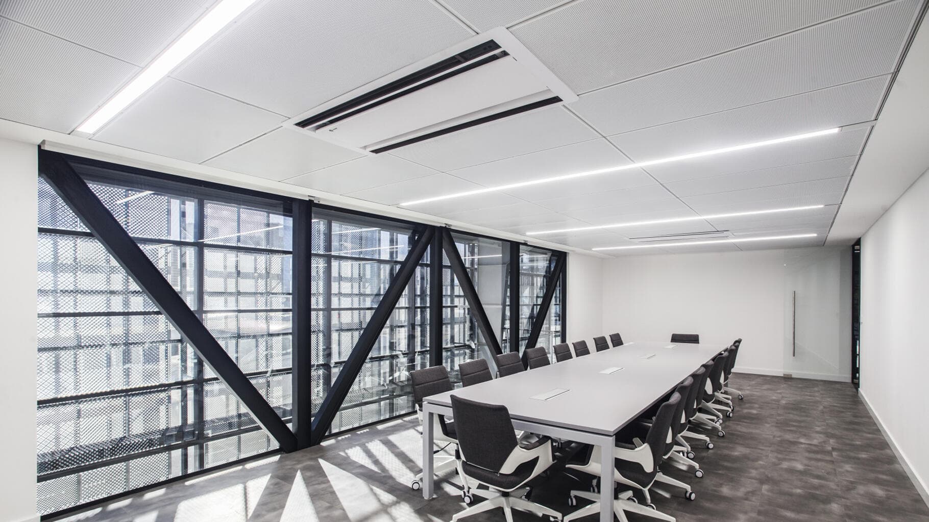 Cielo metálico Tile Lay-in • Hunter Douglas Architectural