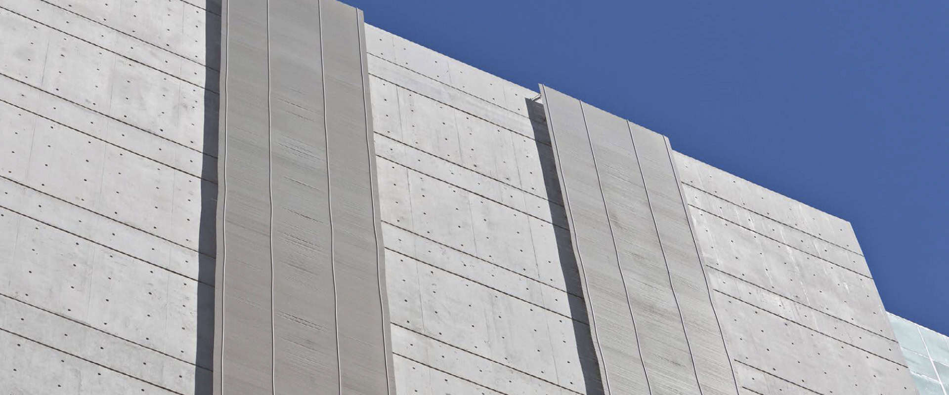 Cortasol lineal de aluminio Minitubrise • Hunter Douglas