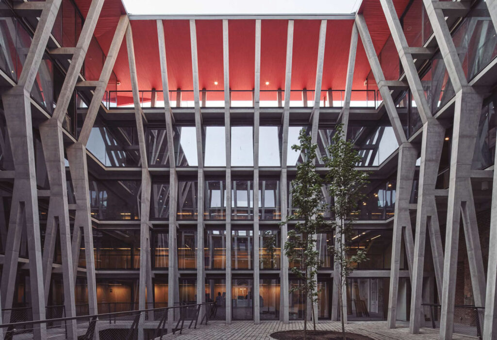 Rehabilitación y Reciclaje de Edificios • Hunter Douglas Architectural